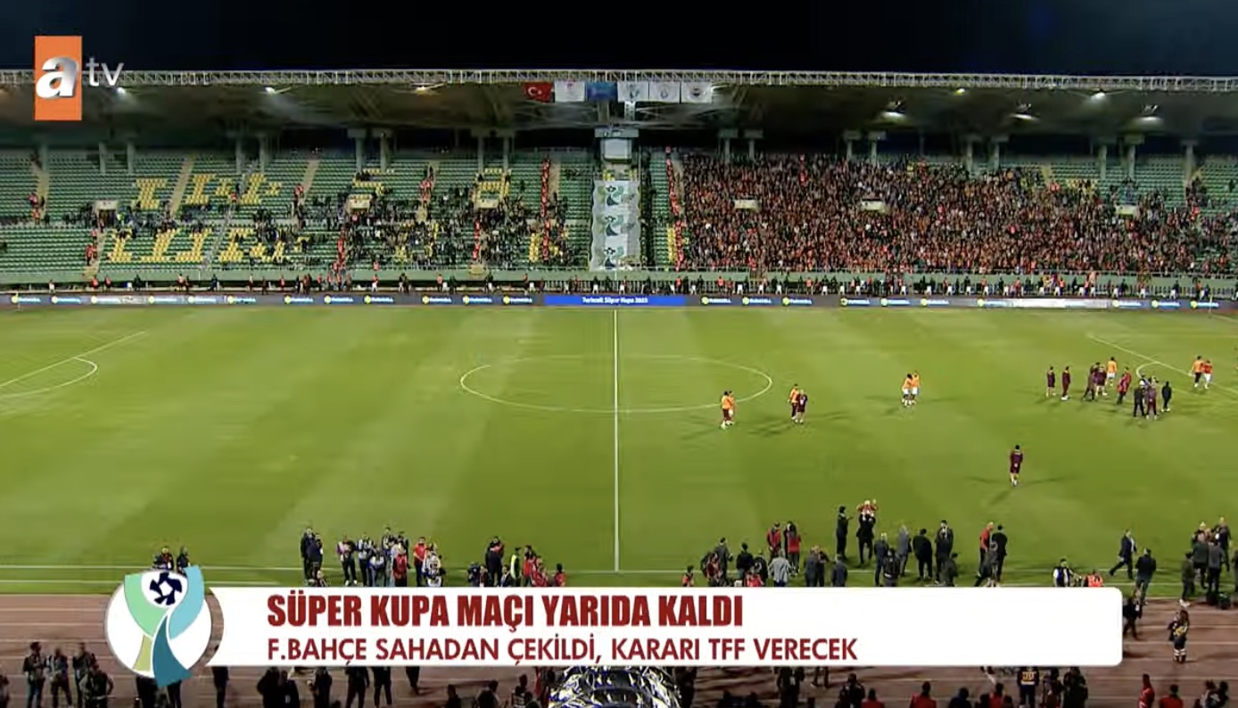 Fenerbahçe sahadan neden çekildi? Galatasaray ile Süper Kupa maçında ...