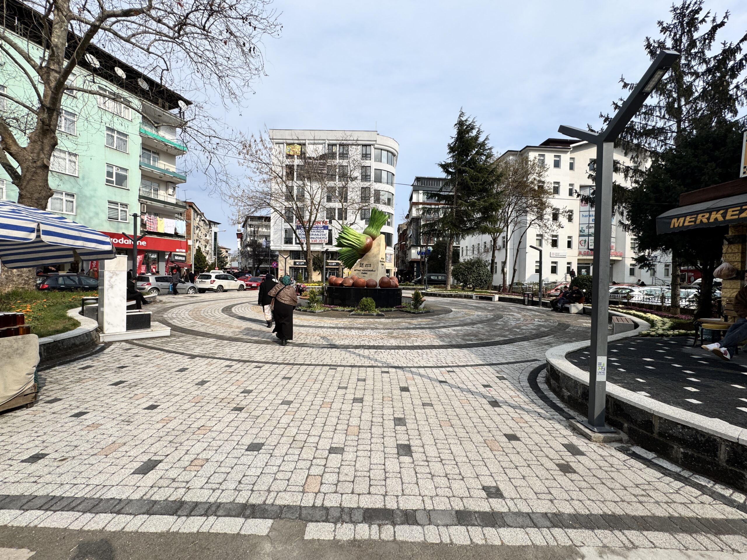 Ünye Mithat Kısacıkoğlu Parkı'na Fındık Figürü - Ordu Yorum