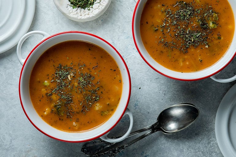 Soğuk Günlerin Şifası: Hangi Çorbalar Vücudu Dirençli Tutuyor?